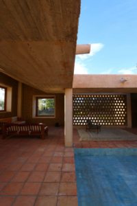 Maison colombienne en brique de terre crue à l'architecture ...