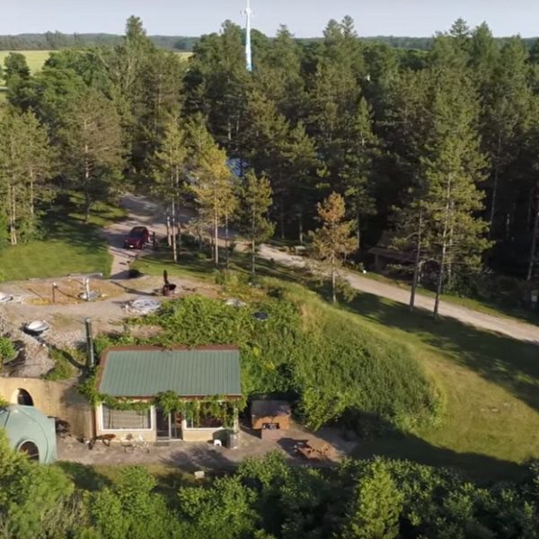 Maison colombienne en brique de terre crue à l'architecture ...