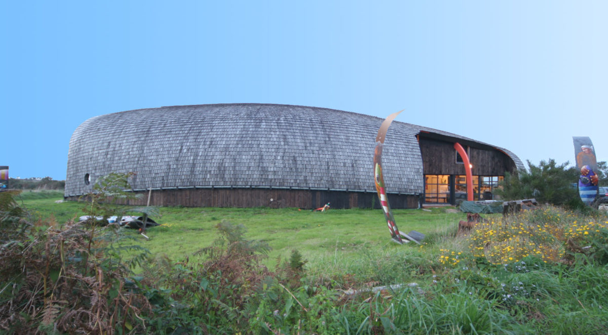 [Insolite] Quille en l'air : des coques de bateau pour toiture | Build ...