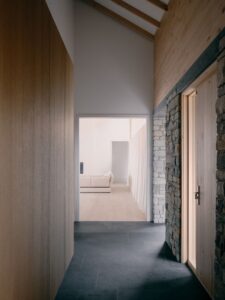 Une maison pierre et bois pour une vie intergénérationnelle à Toronto ...