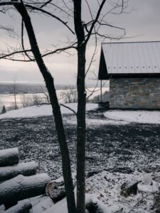 Une maison pierre et bois pour une vie intergénérationnelle à Toronto ...