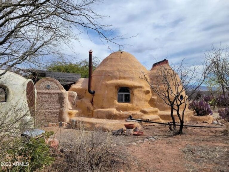 Ransom Ranch : 3 domes en earthbag sur 7 hectares de terrains à acheter ...