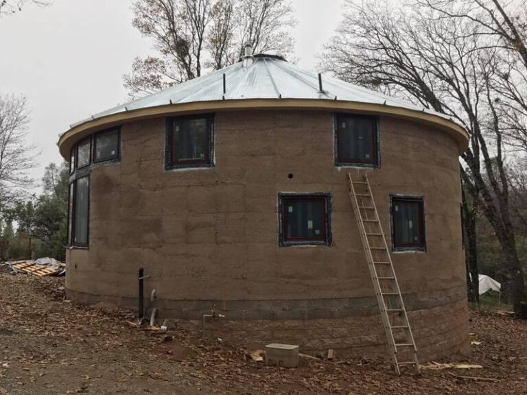 Cette maison ronde en béton de chanvre est le mix idéal entre une ...