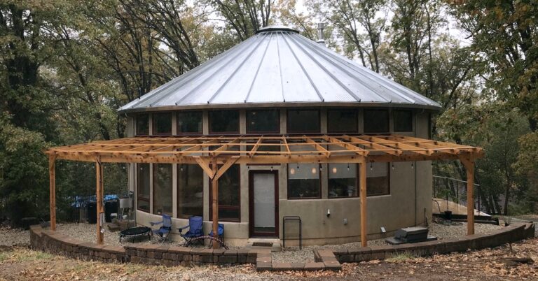 Cette maison ronde en béton de chanvre est le mix idéal entre une ...